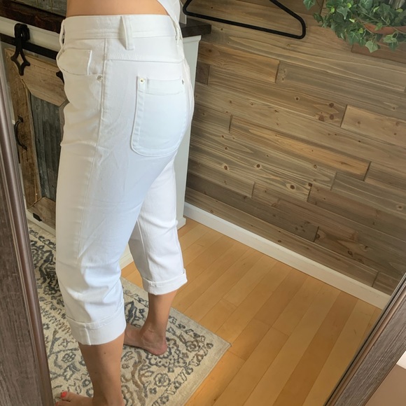 Laura Ashley | Pants & Jumpsuits | Laura Ashley White Capris | Poshmark